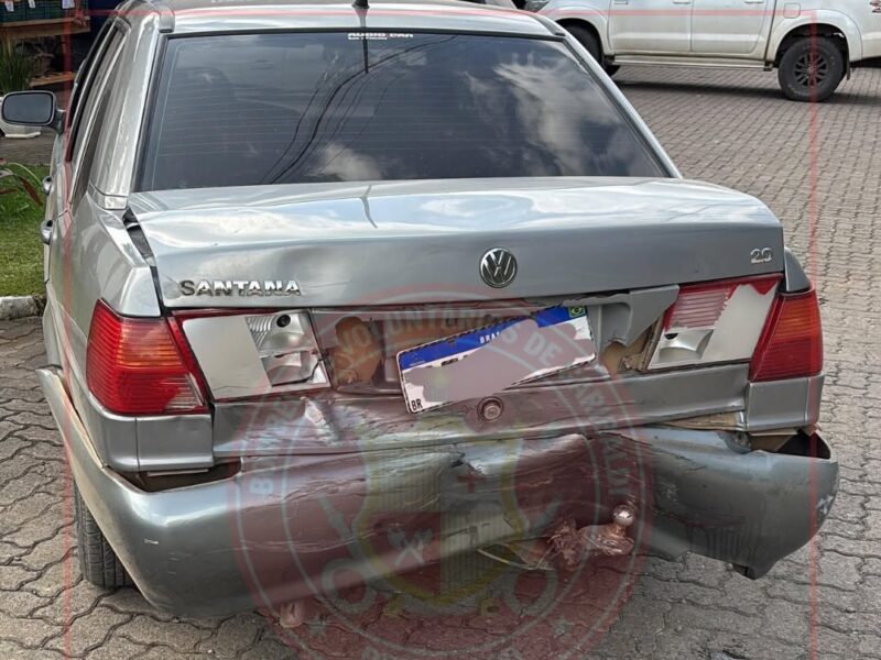 Carro com placas de Garibaldi capota e três pessoas ficam feridas, na ...